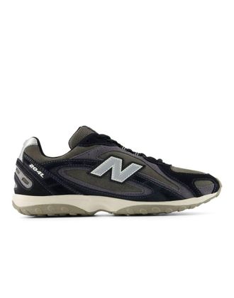 New Balance 204L - Sneaker in Schwarz