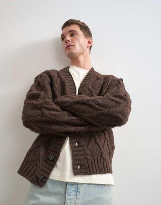 Topman locker geschnittener Strick-Cardigan mit Zopfmuster in Braun