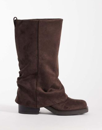 Asos Carrie - Weite Stiefel in Schokobraun mit umgeschlagenem Schaft-Brown