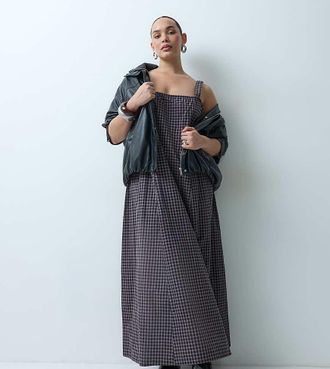 Collusion Curve Smock-Maxikleid mit Tunnelzug-Detail in braun kariert