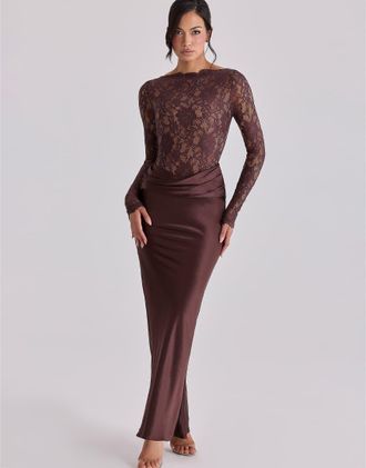 House of CB Yasmeen - Drapiertes Maxikleid aus Spitze und Satin in Espresso-Braun-Brown
