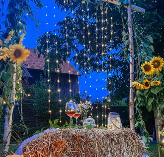 Hellum LED Lichtervorhang innen mit 20 Strängen und 300 LEDs in Tauperlenform, beleuchtet 1,90m x 1,50m mit Timer, warmweiß, Lichtervorhang für außen, Weihna