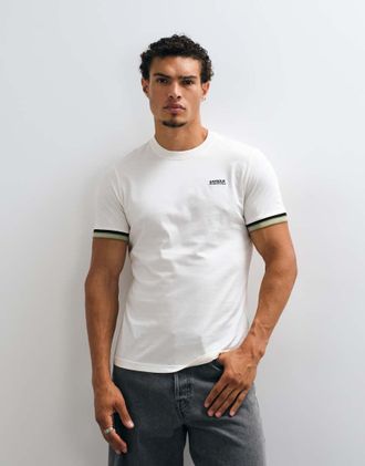 Barbour Newport T-Shirt mit kurzen &Auml;rmeln, Kontraststreifen und Logo in Wei&szlig;