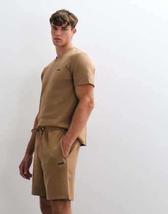 HUGO BOSS ensemble 2 pi&egrave;ces shorts gaufr&eacute;s avec imprim&eacute; logo en beige moyen-Neutre