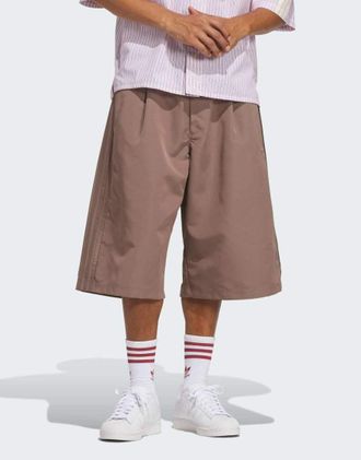 adidas Originals gewebte Shorts in Trace Brown-Braun
