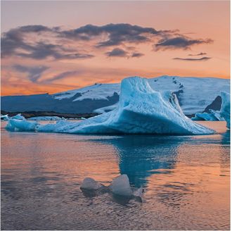 Wallario Sticker/Aufkleber f&uuml;r K&uuml;hlschrank/Geschirrsp&uuml;ler/K&uuml;chenschr&auml;nke, Selbstklebende Folie - 60 x 60 cm, Motiv: Eisberge in der D&auml;mmerung