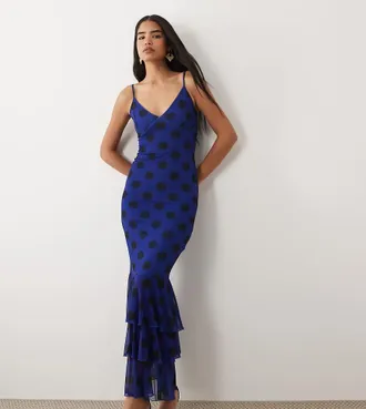 KAIIA Exclusivit&eacute; - Kaiia - Robe &agrave; pois longue et moulante en tulle avec ourlet &agrave; volants &eacute;tag&eacute;s et bretelles fines - Bleu/noir