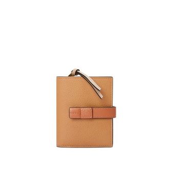 Loewe Portefeuille compact zipp&eacute; en cuir de veau souple grain&eacute;