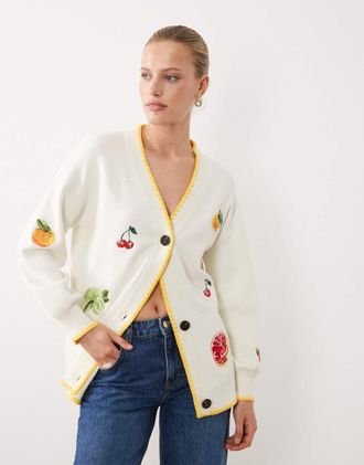 Never Fully Dressed Strickjacke in Cremewei&szlig; mit Fruchtmotiven