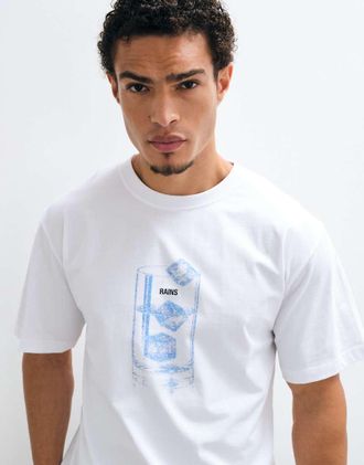 Rains 41550 kurz&auml;rmliges T-Shirt mit Grafiklogo, relaxed fit, in Wei&szlig;