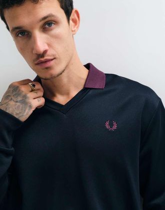 Fred Perry Sweatshirt mit Kontrastkragen in Marineblau