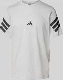 adidas T-Shirt mit Logo und Rundhalsausschnitt