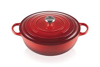 LE CREUSET Le Creuset Signature Signature La Marmite aus Gusseisen, Ø 32 cm, Für alle Herdarten und Induktion geeignet, Volumen: 4,1 l, 6,275 kg, Kirschrot, 2111