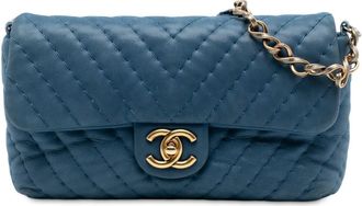 Chanel Hobo Bags - Medium Chevron Iridescent Calfskin Surpique Flap - Gr. unisize - in Blau - f&uuml;r Damen