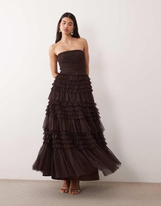 Lace & Beads robe longue en tulle &agrave; bandeau &agrave; volants superpos&eacute;s couleur chocolat-Marron