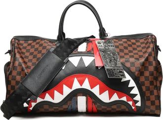 Sprayground Karierte Reisetasche mit Hai - Braun
