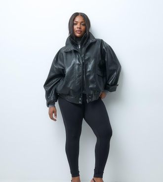 Asos Curve ASOS DESIGN Curve Oversize-Bomberjacke in Lederoptik in Schwarz
