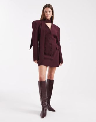 Asos Robe blazer courte avec foulard &agrave; lencolure - Prune-Rouge
