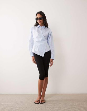 Arket Wickelbluse aus Baumwolle in Hellblau