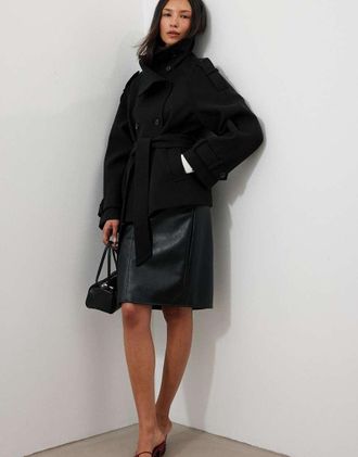 NA-KD manteau court &agrave; col montant avec ceinture noir