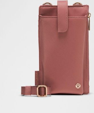 lululemon Sac &agrave; bandouli&egrave;re pour t&eacute;l&eacute;phone - Gold