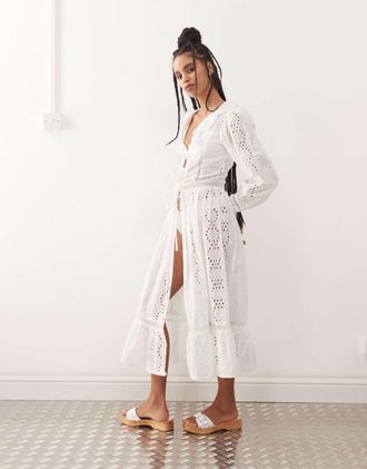 Reclaimed Vintage Tunique de plage nou&eacute;e devant en broderie anglaise - Blanc