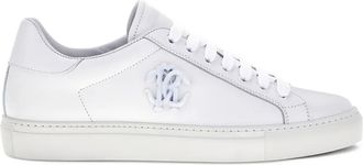 Roberto Cavalli baskets en cuir &agrave; logo emboss&eacute; - Blanc