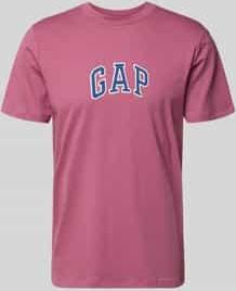 GAP T-Shirt mit Logo-Patch und Rundhalsausschnitt