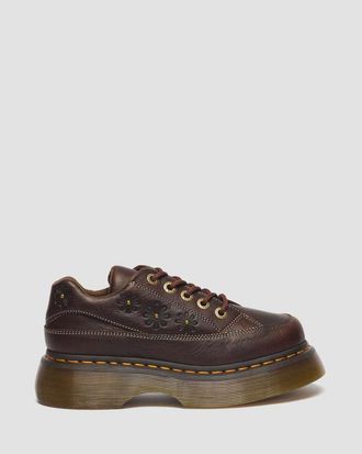 Dr. Martens Dr. Martens - Buzz - Chaussures &agrave; motif fleuri en relief et 5 paires doeillets - Marron fonc&eacute;