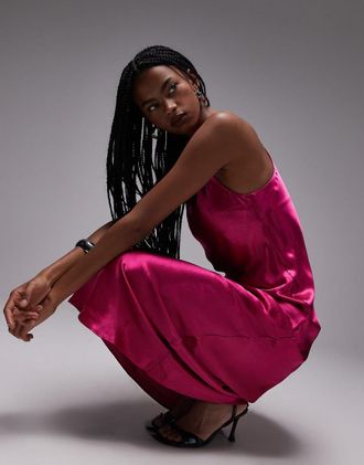 Topshop Robe longue en satin coup&eacute; en biais &agrave; dos nageur - Rose