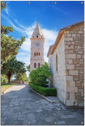 Wallario Outdoor-Poster f&uuml;r Garten oder Balkon Stille am Kirchturm, Motivbanner Gr&ouml;&szlig;e: ca. 120 x 180 cm, Outdoor-Bild