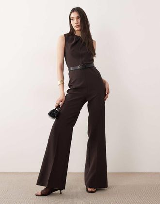 Mango &Auml;rmelloser Jumpsuit in Braun mit G&uuml;rtel-Brown