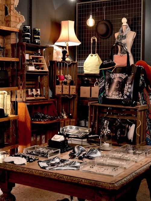 Wir lieben Vintage-Boutiquen - Ob Hamburg, München, Köln oder Berlin, wir stellen euch die acht coolsten Second Hand-Shops Deutschlands vor!