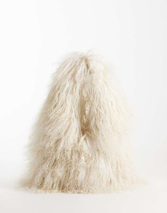 Urban Code Oversize-Tasche aus Mongolian-Shearling in Cremewei&szlig;