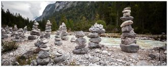 Wallario Glasbild Steinm&auml;nnchen am Wasser - 50 x 125 cm Wandbilder Glas in Premium-Qualit&auml;t: Brillante Farben, freischwebende Optik