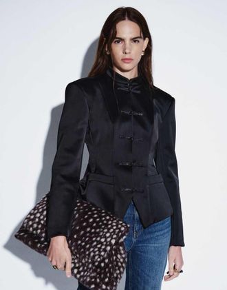 Asos taillierter Blazer aus Satin mit stark betonten Schultern in Schwarz