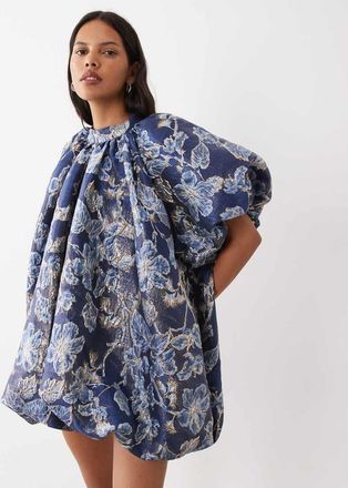 Sister Jane Sister Jane Aquilla robe courte jacquard &agrave; col montant, manches bouffantes et ourlet boule &agrave; fleurs marine-Bleu