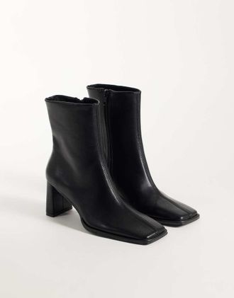 Asos Romeo Stiefeletten mit Absatz und eckiger Zehenpartie in Schwarz