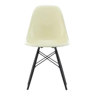 Vitra Chaise DSW Fiberglass - pi&egrave;tement en &eacute;rable - Charles & Ray Eames Vitra