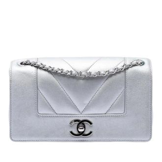 Chanel Sac bandouli&egrave;re matelass&eacute; Chevron pr&eacute;-appr&eacute;ci&eacute; - Femme - Pre-owned - Gris - Taille: ONE Size