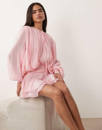 Lioness Elements - Minikleid aus hochgl&auml;nzendem Chiffon in Babyrosa mit Drapierung, Ballon&auml;rmeln und Bindeg&uuml;rtel
