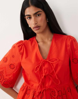 Vero Moda Top en broderie anglaise de coton avec liens nou&eacute;s sur le devant - Rouge