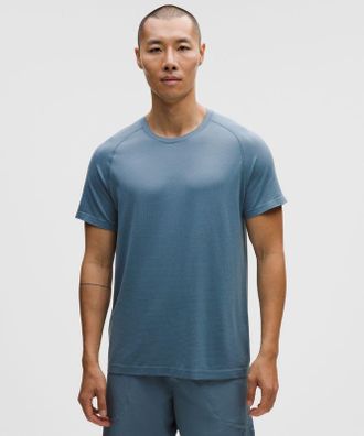 lululemon Metal Vent Tech T-Shirt f&uuml;r M&auml;nner - Gr&ouml;&szlig;e 2XL in Steel Blue