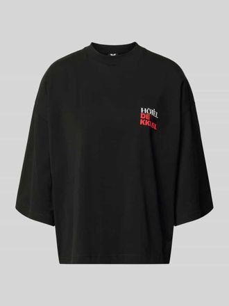 Karo Kauer Cropped T-Shirt mit Statement-Print Modell Vacation