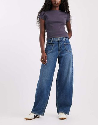 Vero Moda Zelda High-Rise Barrel-Leg-Jeans mit Taschendetail in mittelblauem Denim