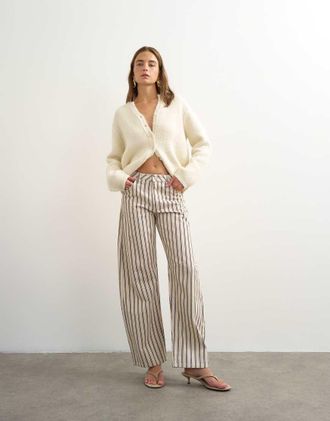 Topshop Barrel Mid-Rise-Jeans in Blau und Naturstreifen-Multi