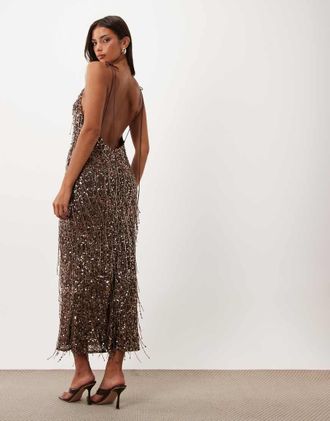 Asos Maxikleid mit gemischten Pailletten, tiefem Ausschnitt und Tr&auml;gern in Schokobraun