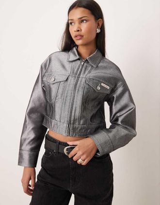 Calvin Klein Jeans Truckerjacke aus Metallic-Denim in Grau mit Zwei-Wege-Rei&szlig;verschluss