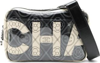 Chanel 2018 Coated Canvas Camellia Logo Camera Bag crossbody bag - Wei&szlig;