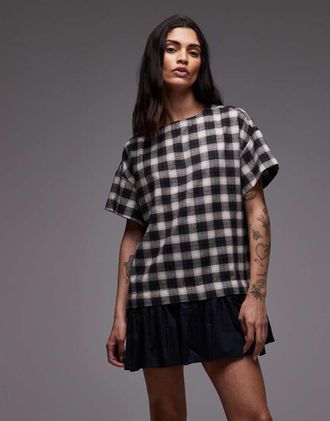 Asos Robe t-shirt courte hybride en velours côtelé à carreaux - Noir et blanc-Multicolore